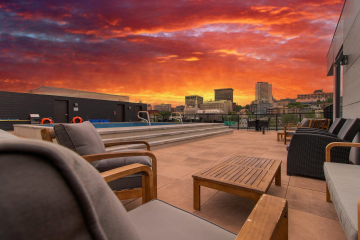 The Oasis: 2 Bathrooms-parking-swimming Pool-roof Top - Quebec City