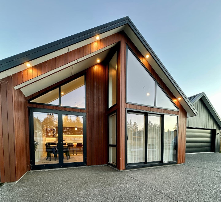 Warm Inviting Alpine Escape Near Opuke Hot Pools - Methven