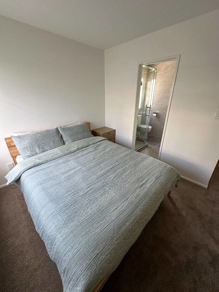 Spacious 3-bedroom Apartment In Ellerslie - Auckland
