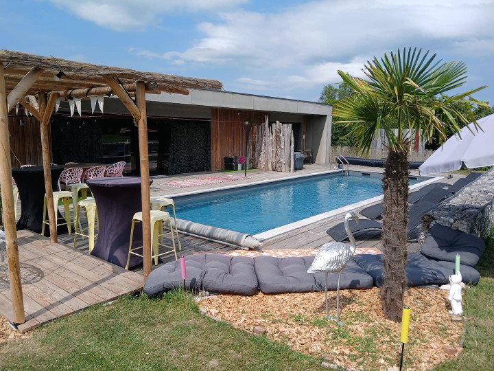 Contemporary Spa Villa And Pool. - Saint-Aignan