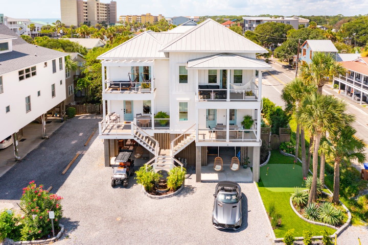 Luxury Beach Views: Heated Pool & Putting Green - Folly Beach, SC