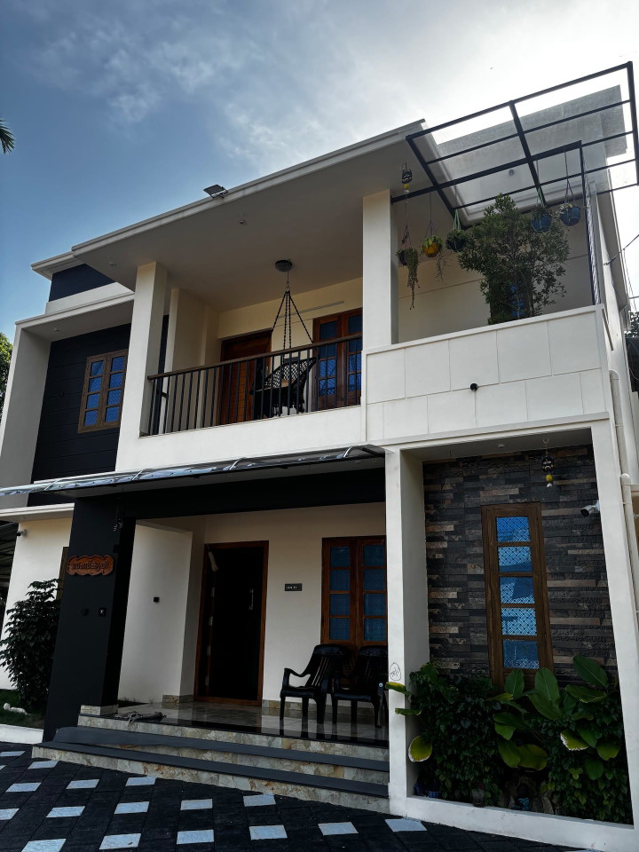 Kerala Landscape And Modern Amneties - Varkala