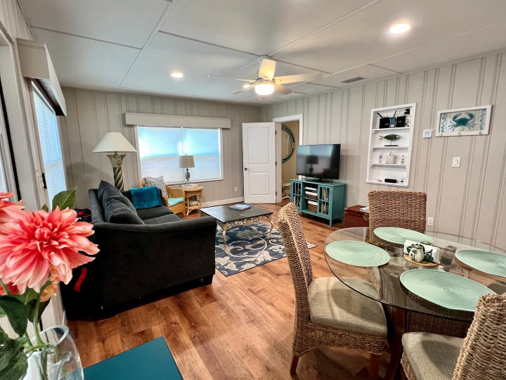 The Flamingo House - Gulfport, FL