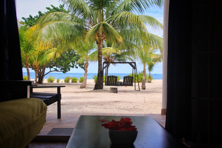 Cozy Arts Fest Suite: Ground Floor Beachfront - Placencia
