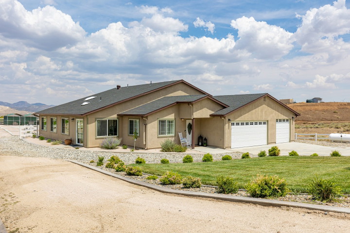 Off The Grid 2+2 Home With Garden Room & Views - Tehachapi, CA