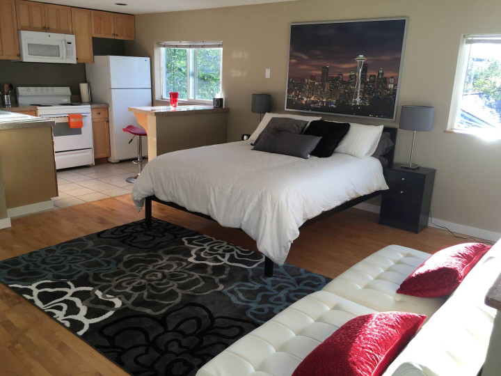 Hill Top Flat With Parking - Seattle, WA