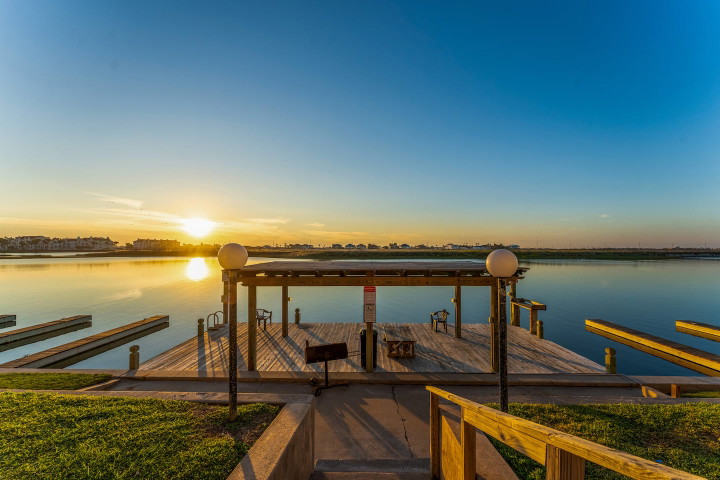 Beautiful Condo On The Water~pool~fishing~beach - North Padre Island, TX