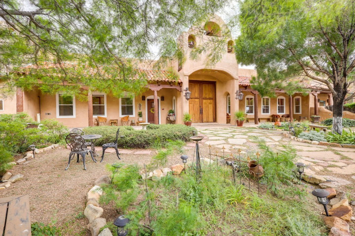 Los Cerrillos Hillside Hacienda On 65 Acres! - New Mexico