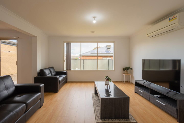 Relaxing Family Home In The Heart Of Tarneit - Melbourne