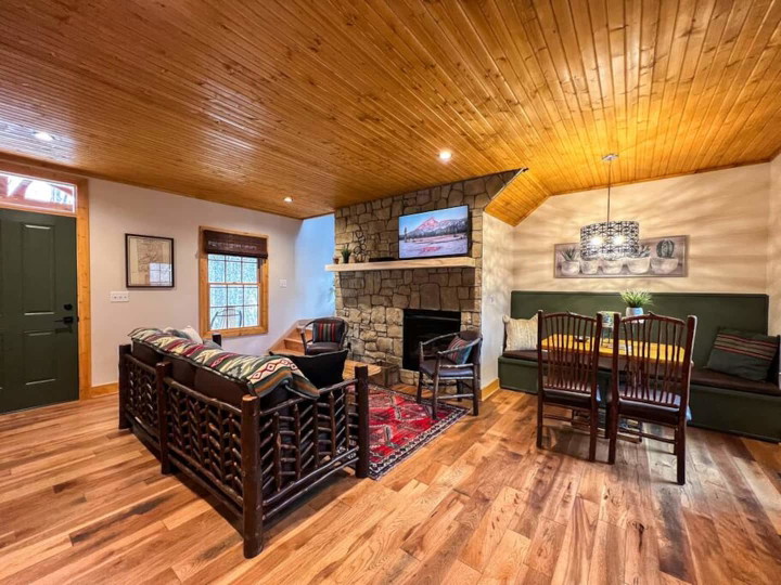 Hard Truth Cabin-2bd/2b- Distillery Tour Included - Nashville, IN