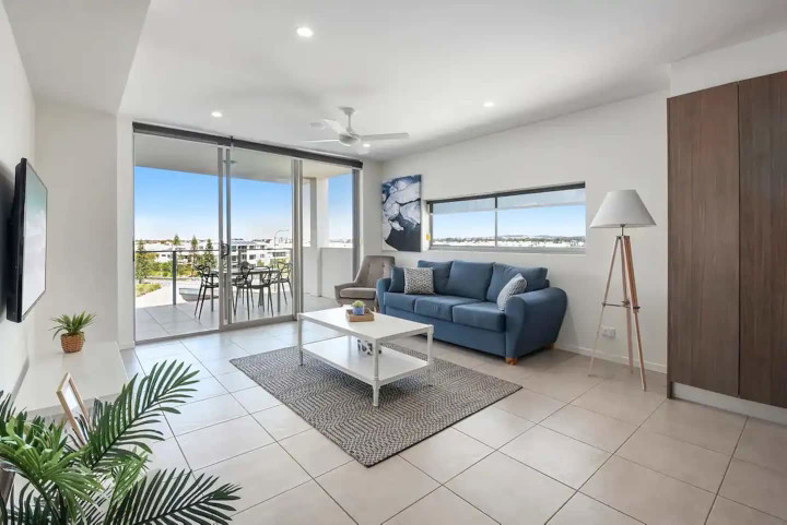 Stunning Water View Apt W/ Car Park, Wifi & Pool - Sunshine Coast
