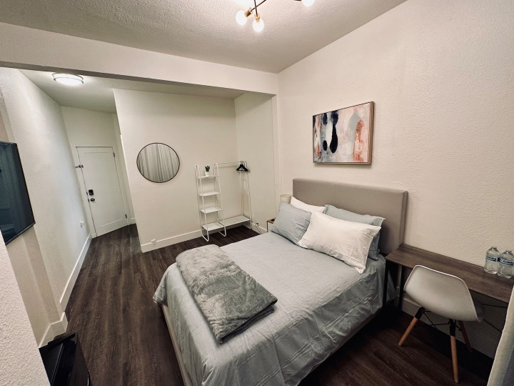 Cozy Tower Hideaway | Private Entrance 11b - Fresno, CA