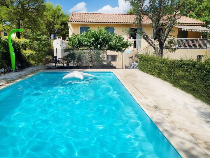 Maison Aubagnaise Avec Piscine - Aubagne