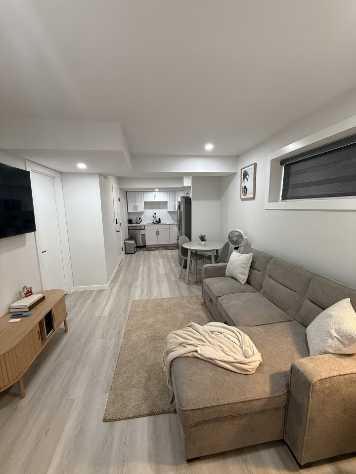 Brand New Exquisite And Modern One Bedroom Suite - Regina