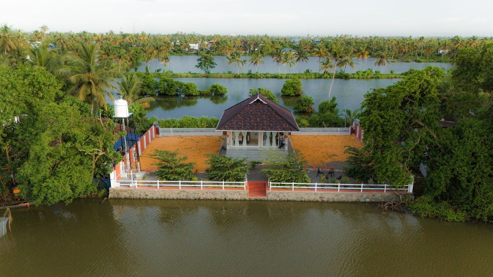Mayyattil Waterfront Villa - Kochi-njarakkal - India