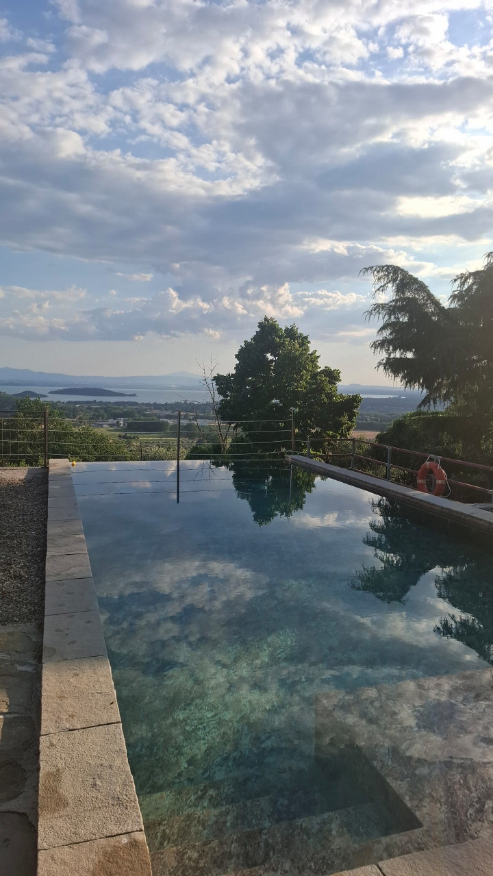Villa Con Piscina A Sfioro E Vista Lago, Umbria - Passignano sul Trasimeno
