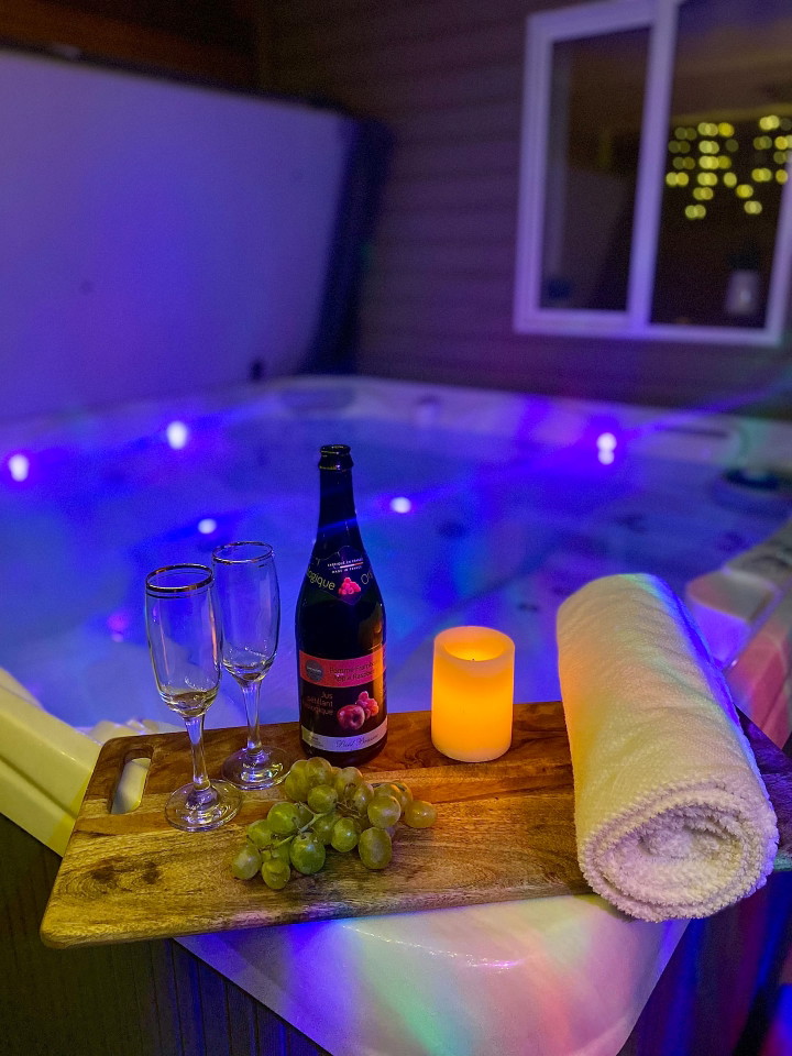 Summer Jacuzzi Oasis / 5 Minutes To Airport - Kamloops