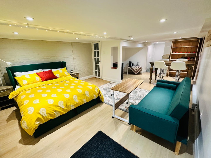 Beaches Bliss: Stylish & Cozy - Toronto