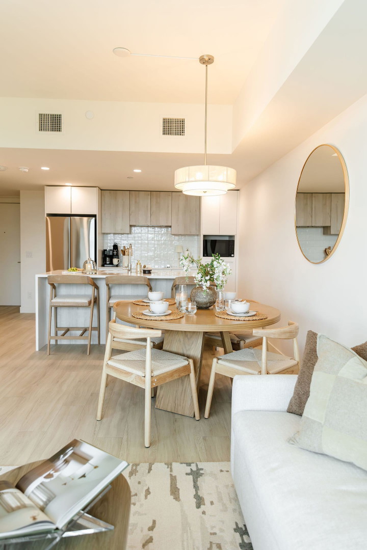 Lakeview Escape | Stylish Waterfront Condo - ケロウナ