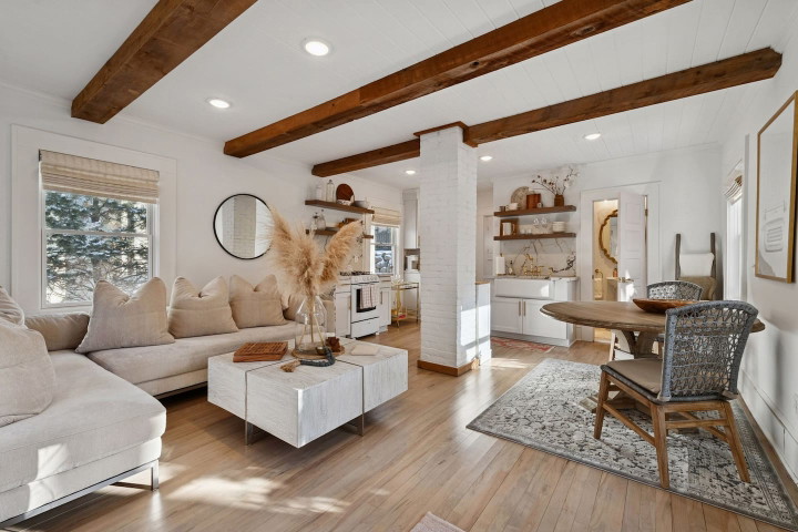 Romantic Getaway - The Linden House - Minneapolis, MN
