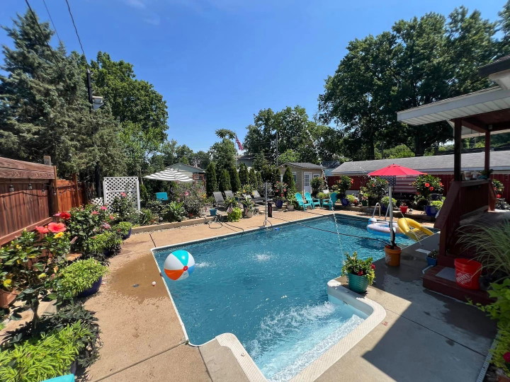 Spacious Home - Heated Pool Open Until November - Kirkwood, MO