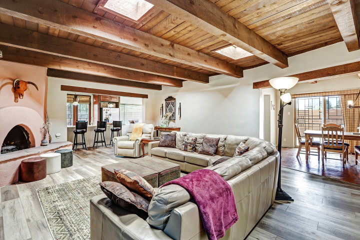 Large Abq Home. Balloon Fiesta Openings Available. - Albuquerque, NM