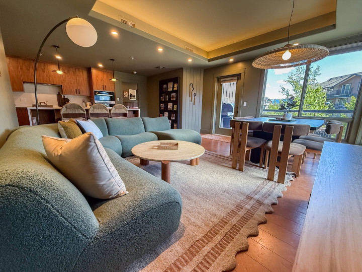 New Reno 4br Mcm Gem | Pool, Views & Walk Canmore - Canada