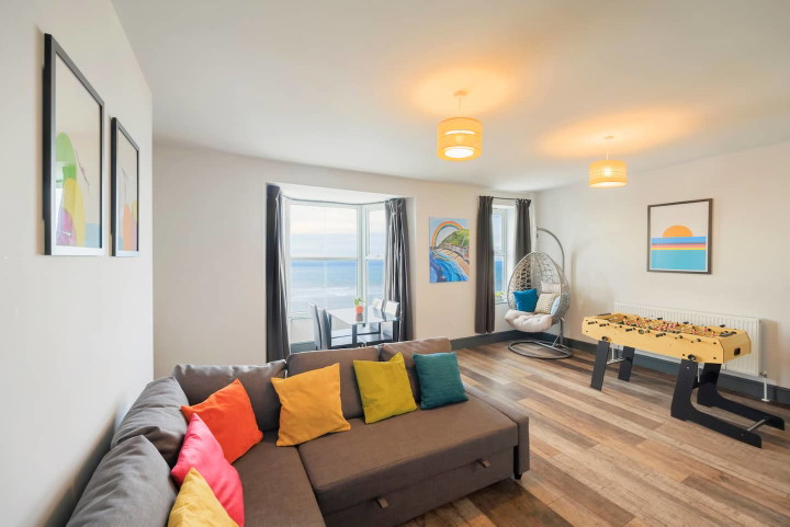 Seafront With Views, Parking & Balcony! - Aberystwyth