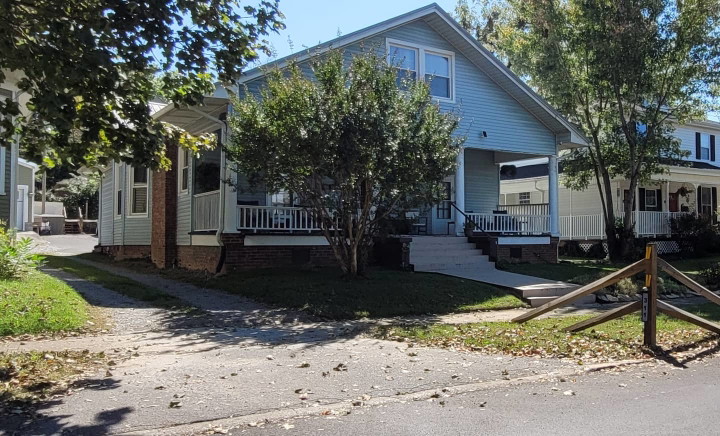 Downtown Unit #2 Ground Floor Apartment - Johnson City, TN