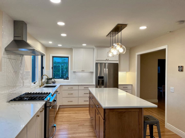 Expansive Home In Lake Community, Well Appointed. - Madison