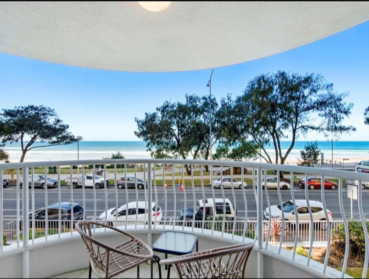 Absolute Beachfront. 60 Steps To The Beach ! - Gold Coast
