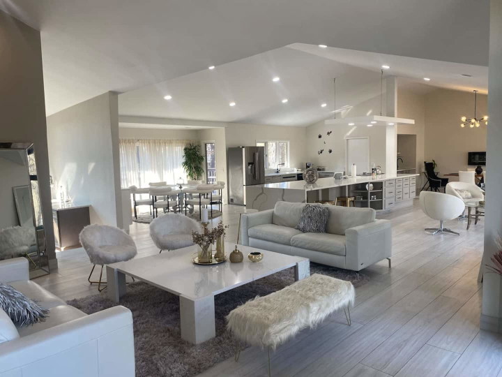 Phoenix House | Firepit & Big Backyard Tv Room - Rockford, IL