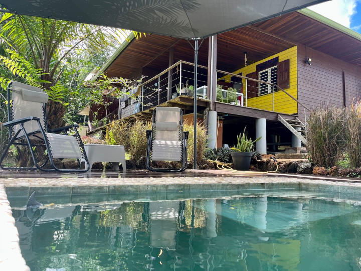 Matoury: Hermosa Casa De Madera En Naturaleza Completa - French Guiana