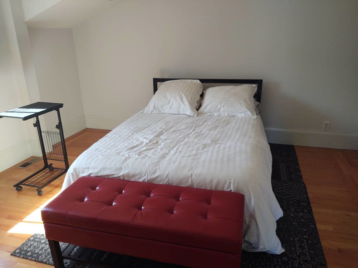 Comfy Shared Space W/ Lots Of Extras (Upstairs) - Oakland, CA