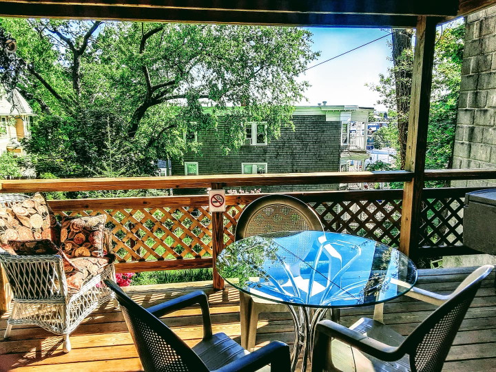 Panoramic View, Large Deck, Ground Floor Apartment, Walk To Subway And Beach - Somerville, MA