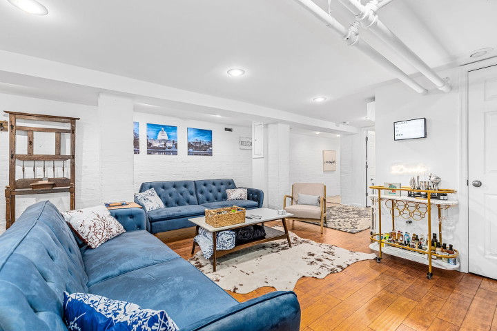 Private Bloomingdale 1br + Cocktail Bar - Washington, D.C.