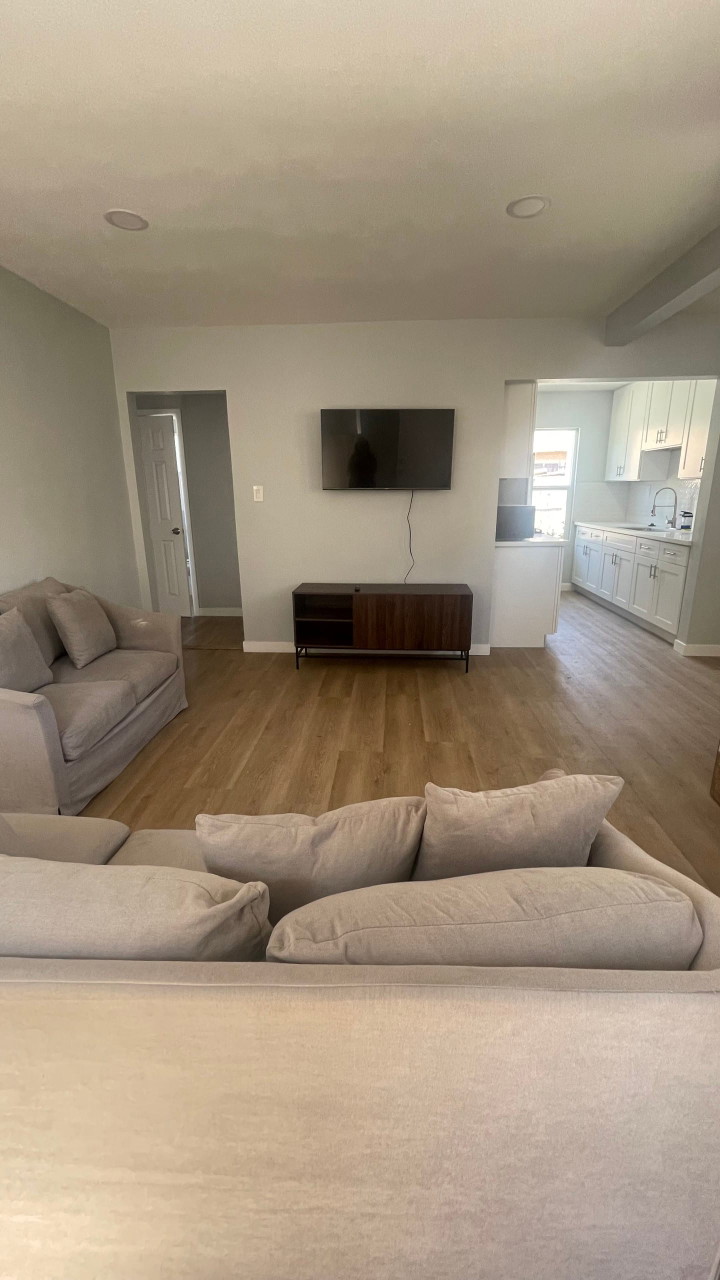 Quiet Convenient Renovated Home-entire Home - South Gate, CA