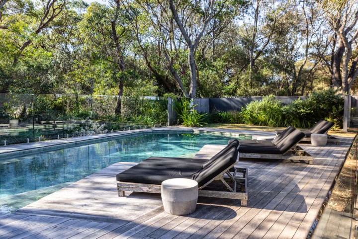 Steps From Seven Mile Beach - Poolside Calm - Berry