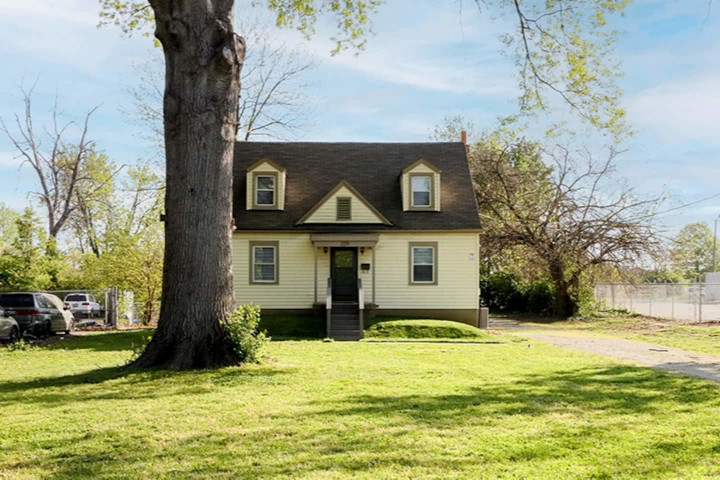 Comfy Crash Pad For The Whole Crew, 5 Beds 2 Baths - Louisville, KY