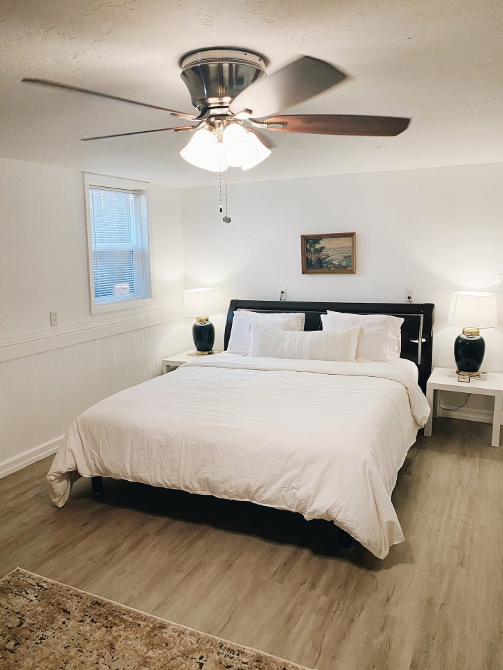 Clean & Modern Studio W/ King Bed & Pull-out Couch - Redding, CA