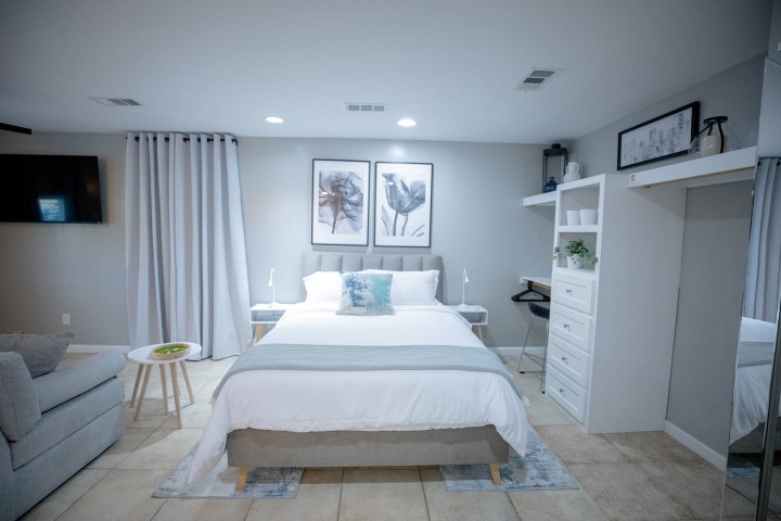Modern Studio Flat - Cedar Hill, TX