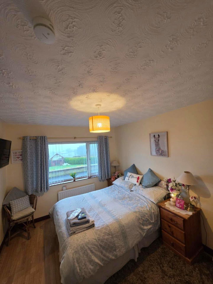 Double Room Near Belfast, Airport | Free Parking - Antrim