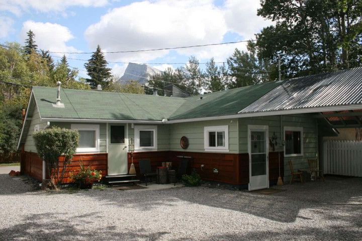 Banff Beaver Cabins - Bear Cabin - Banff