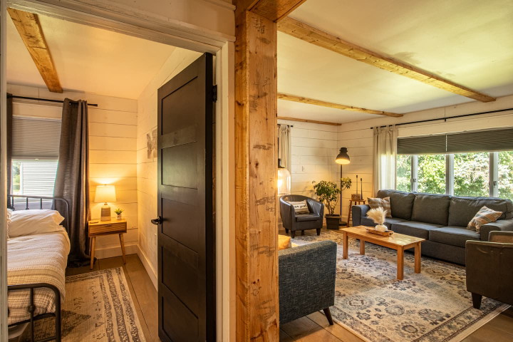 Spacious 2 Bedroom:tonight! King Bed, Casino - Erie, PA