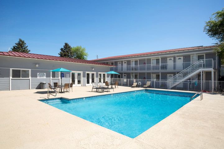 Pool View Condo - Biloxi, MS