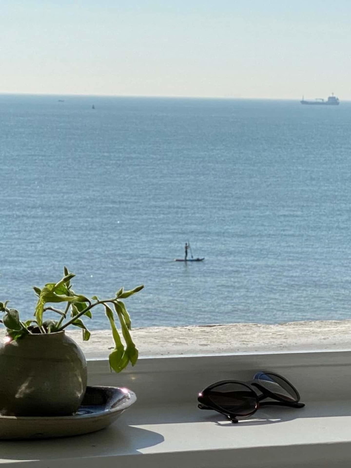 Beachfront Apartment In Deal: Seaview Haven - Deal