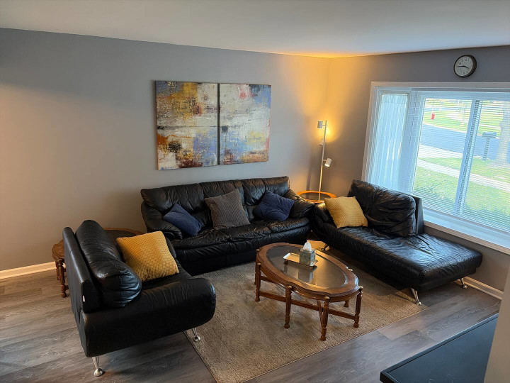 3bd, 1.5bth Home W/2car Garage, Deck, Pond View! - Schaumburg, IL