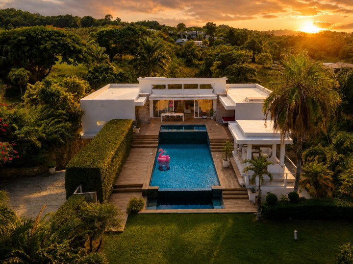 6br Retreat W/ 3-level Black Pool, Jettub, Rooftop - Sosúa