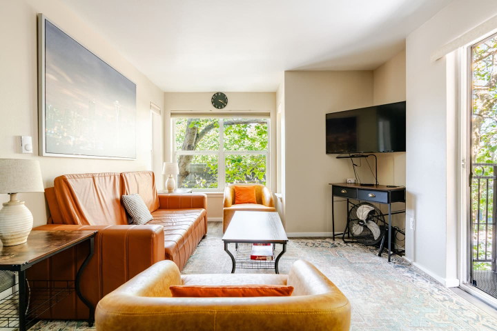 Charming 2 Br Near Needle - Seattle, WA