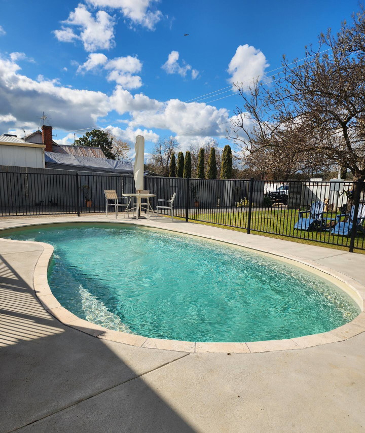 Anderlon House Cosy Farmhouse 4 Bedrooms & Pool - Wagga Wagga